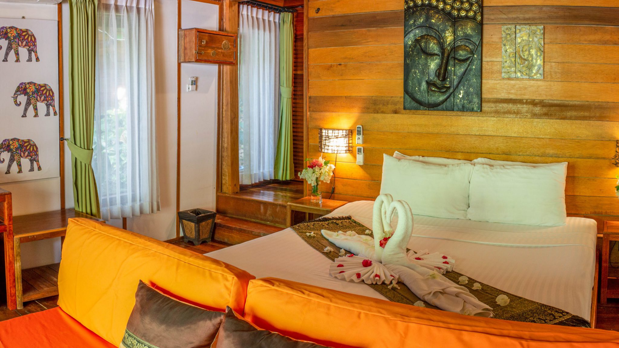 แพ็คเกจ Ten Moon 2566 - เกาะหลีเป๊ะ by Lipe Lovers